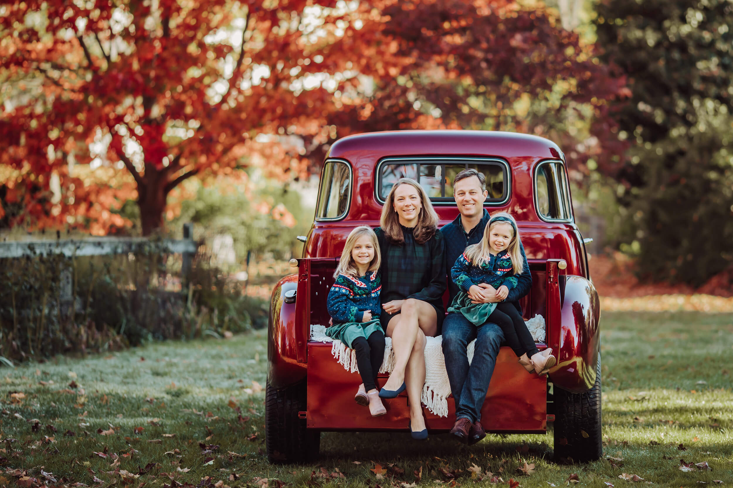 Red & Green Truck Holiday Photo Sessions - Andre Toro Photography